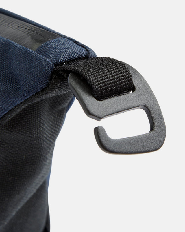 Storm Wash Bag - Navy Blue – Henri-Lloyd